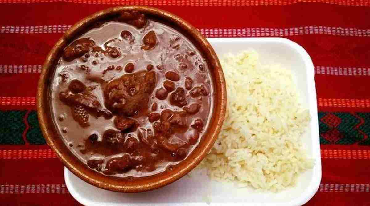 Aprende a preparar frijoles colorados con chicharrón siguiendo esta ...