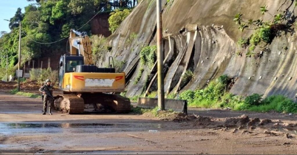 Derrumbes siguen afectando el km 24 tras cinco días de trabajo - Chapin TV